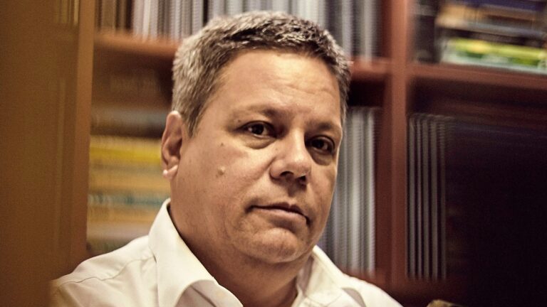 Carlos Parodi: "Si gana Castillo y mantiene el discurso radical, el ...