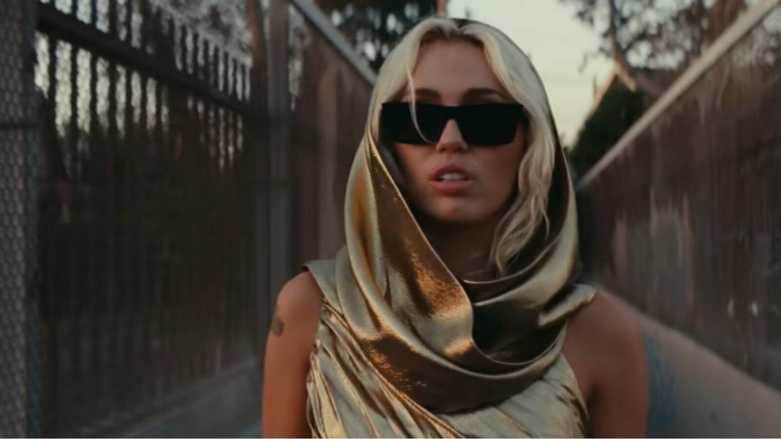 Miley Cyrus, como Shakira, le dedicó una canción a su expareja