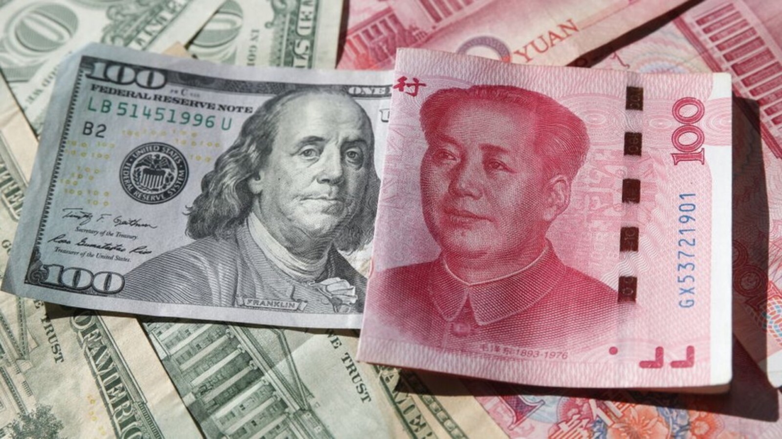 ¿Adiós al dólar? El yuan chino se convierte en la moneda preferida