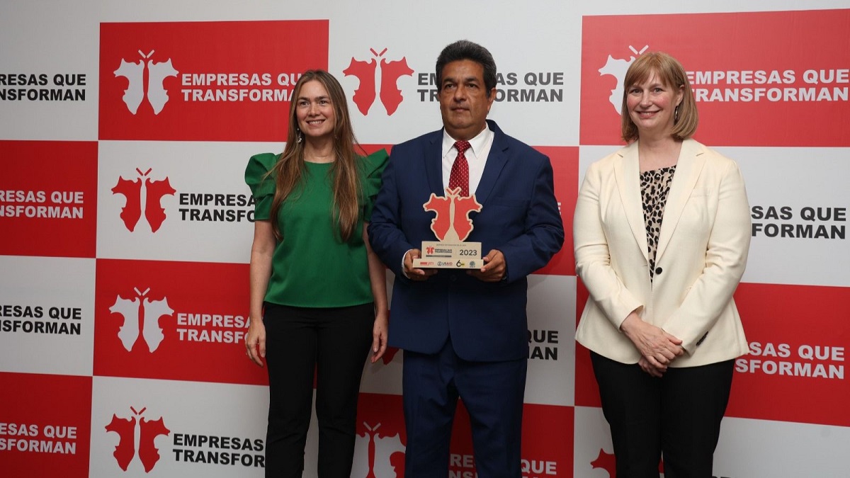 Empresas que transforman el país Enosa Móvil es premiada