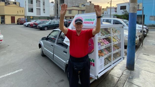 "Charly Donuts": la historia del hombre que emprendió con 70 años y ...