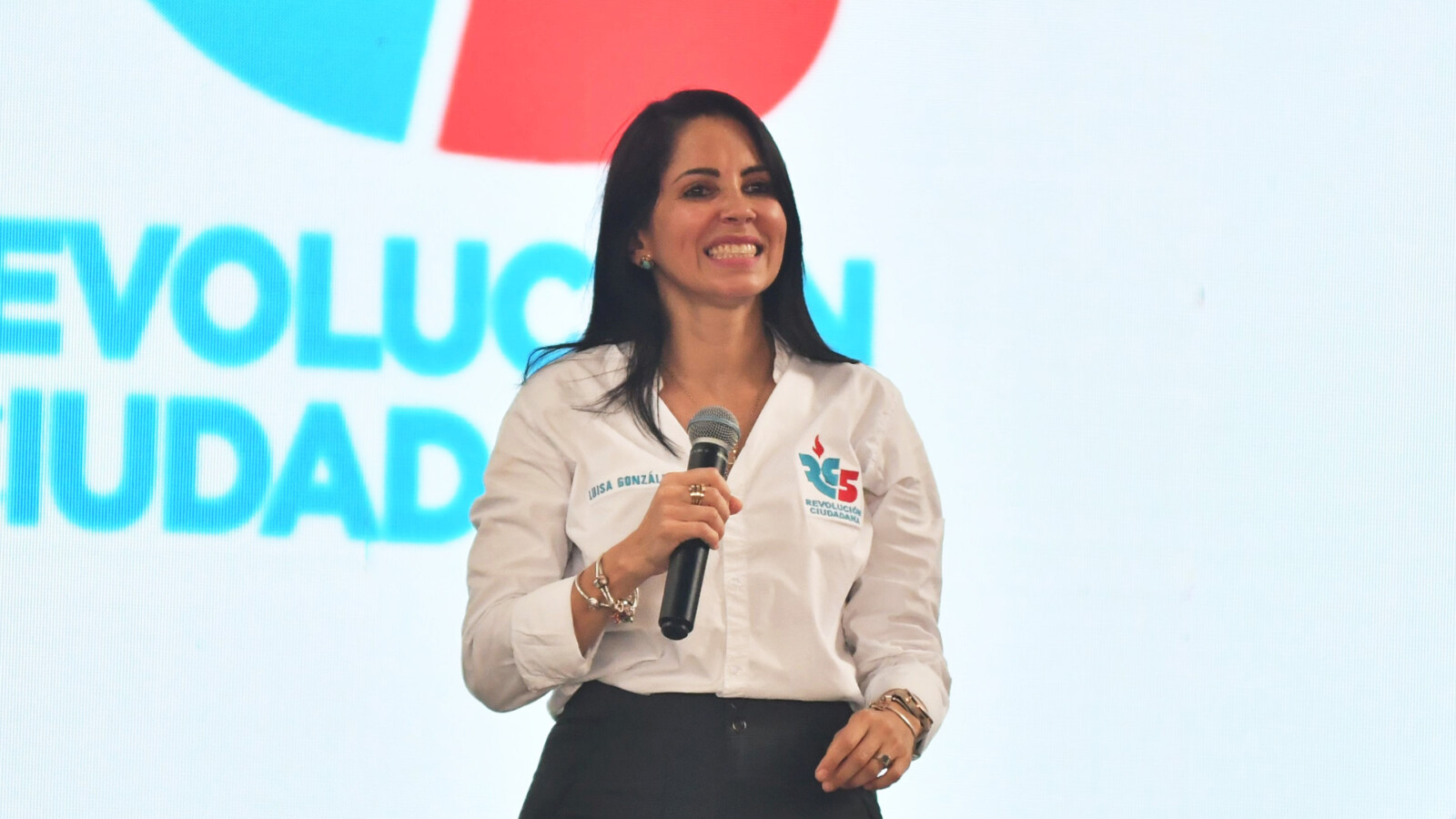 ¿Quién es Luisa González? Conoce su biografía y hoja de vida