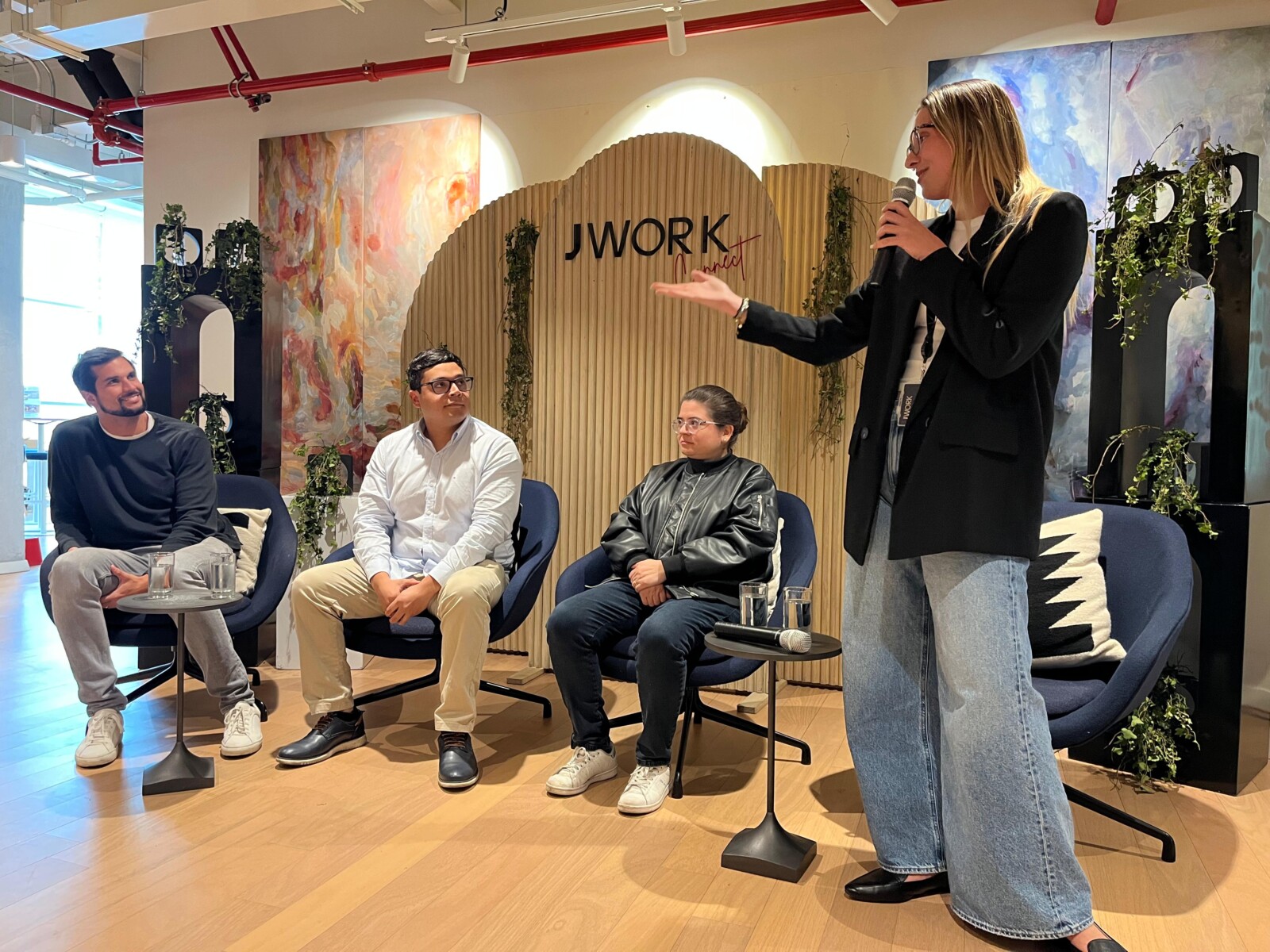 JWork panel abierto al público enfocado en el emprendimiento